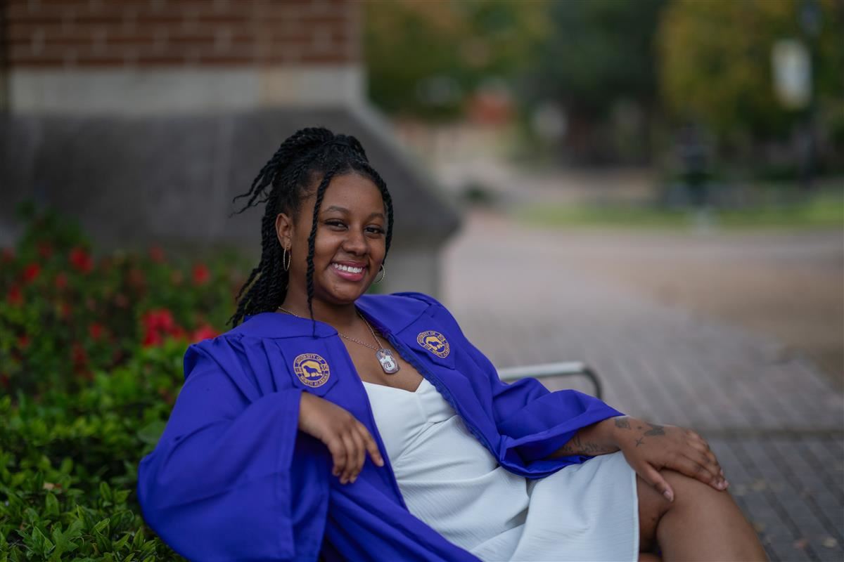 Rhodes, Takivia-English Language Arts / Meet Ms. Rhodes